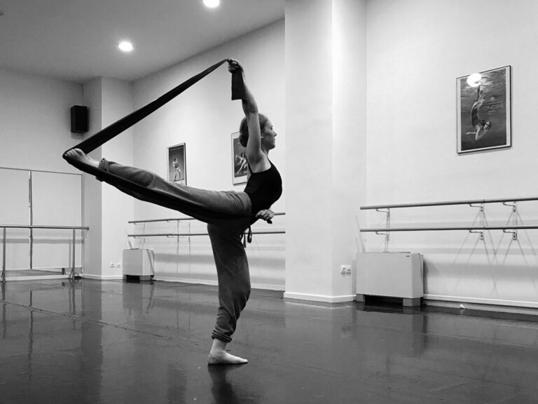 Η Σχολή - Roka Dance School