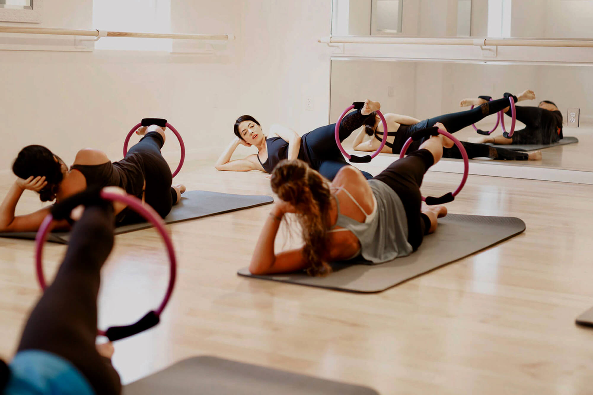 Roka Dance School - Τμήματα Ενηλίκων - Barre Pilates & Floor Barre